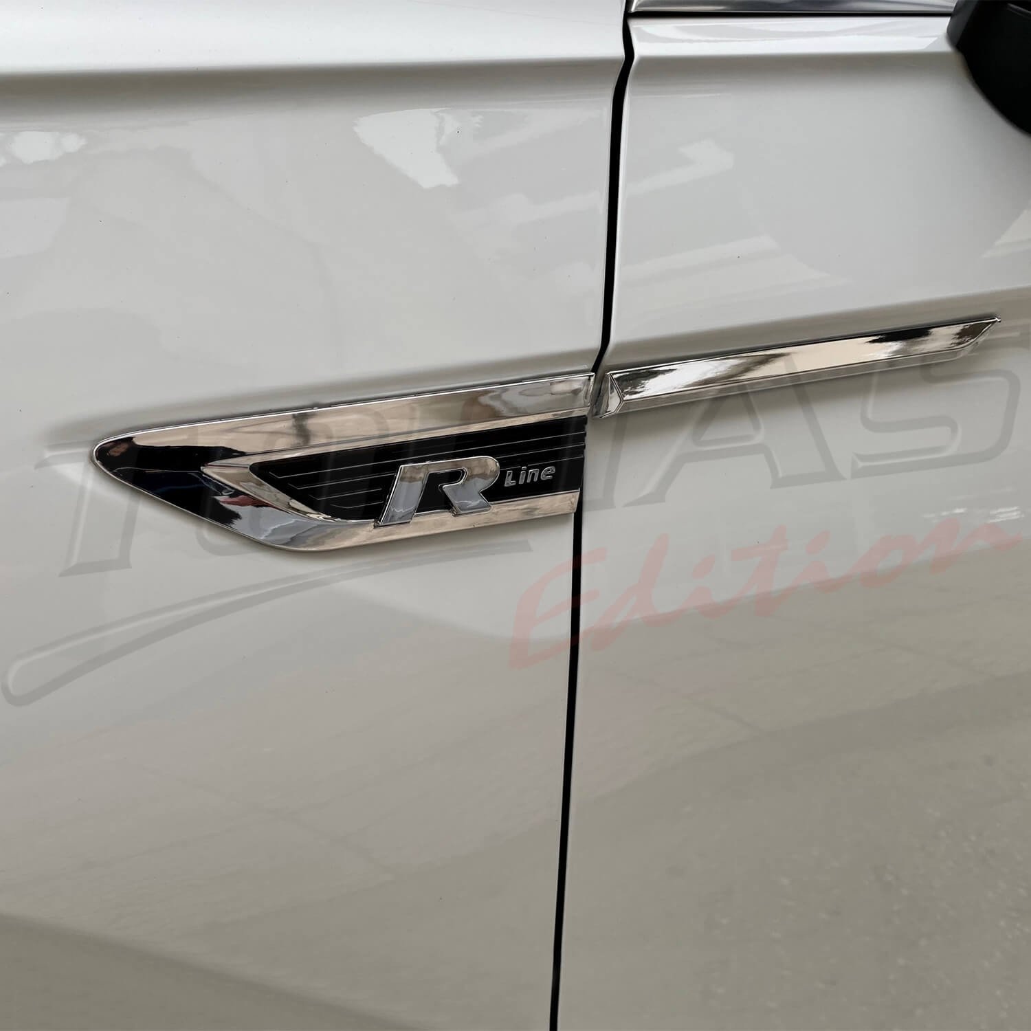 VW TIGUAN 16- FENDER EMBLEMS TYPE R LINE